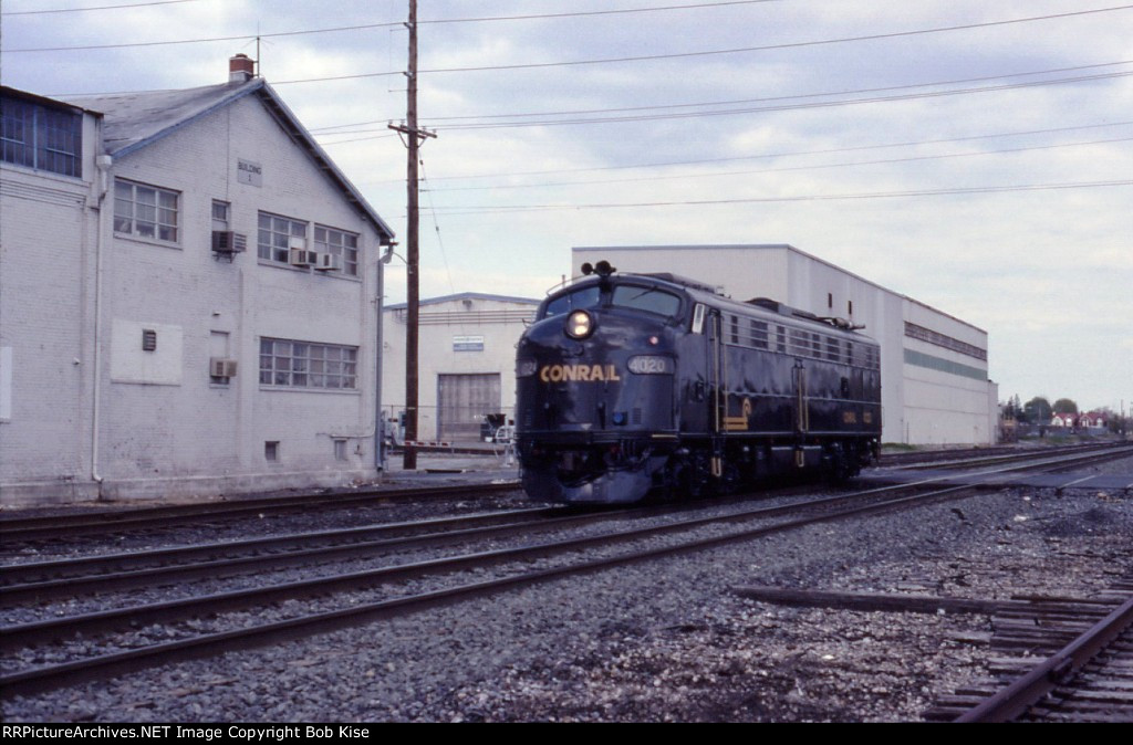 CR E8 4020 westbound